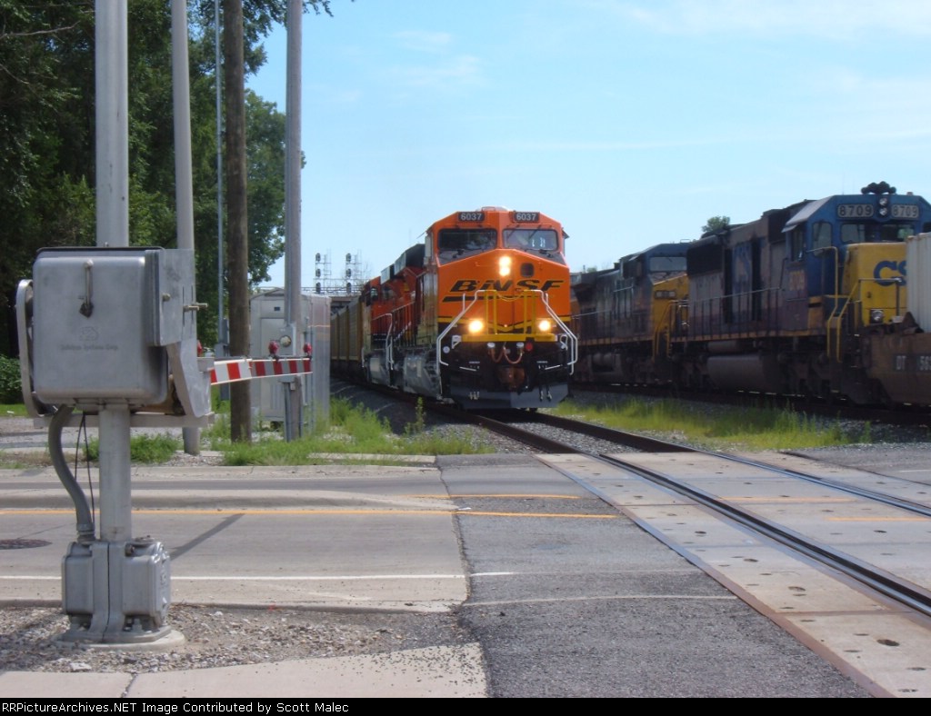 BNSF 6037, 6035 & CSX 88 & 8709